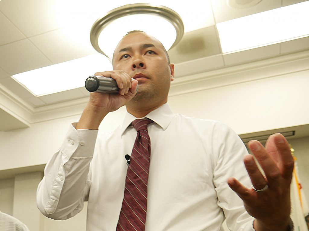 Congressional candidate Andrew Janz hosts town hall meeting in Clovis ...