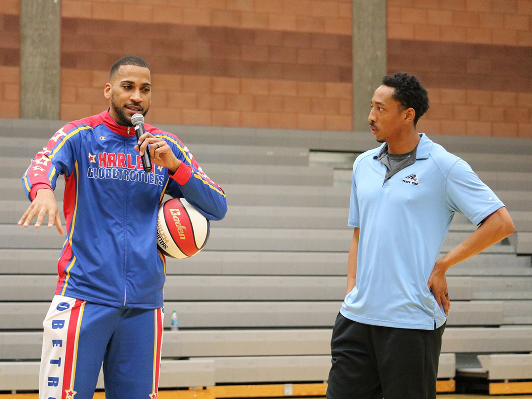Harlem Globetrotter Zeus McClurkin visits Granite Ridge Intermediate ...